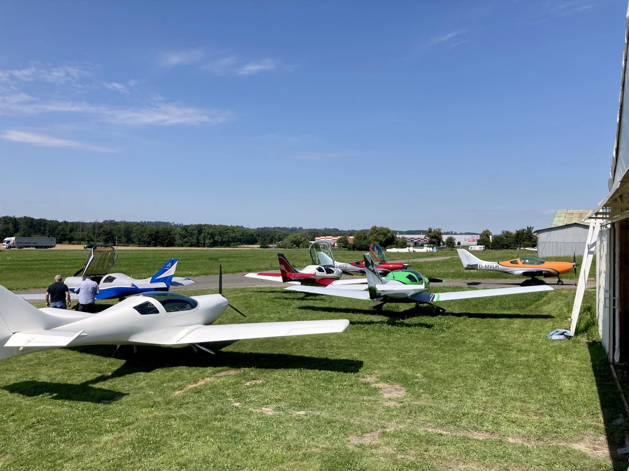 Unexpected Fly-in – VL3 – World's fastest UL aircraft